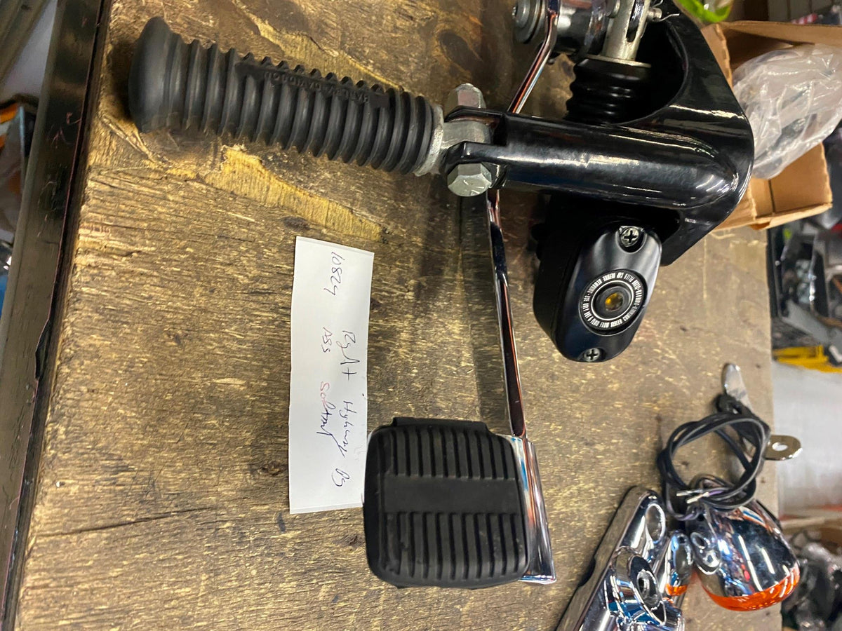 Right Forward Control Brake pedal Master mount Harley Softail FXST 200 ...
