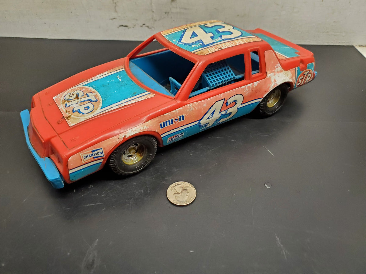 Rare Vtg Stp Richard Petty Ertl 43 Plastic 1 18 Scale Race Car Union