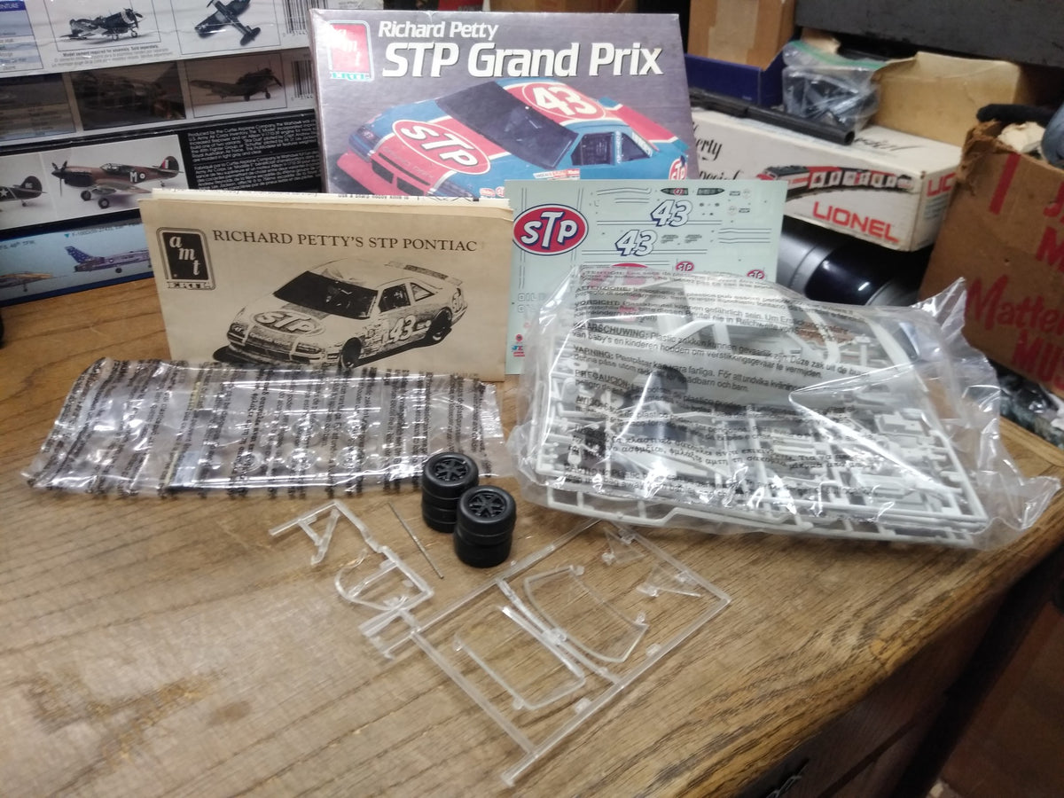 Vtg NOS AMT Ertl Richard Petty STP #43 Pontiac Grand Prix Model Kit 1 ...