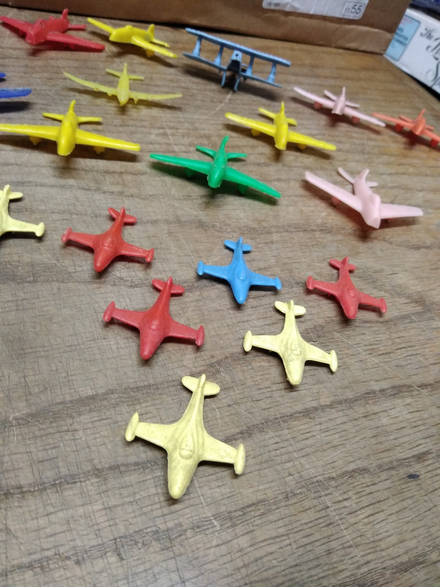 Vtg 18 Piece Assorted Plastic Miniature Toy Airplane Fighter Jet Lot ...