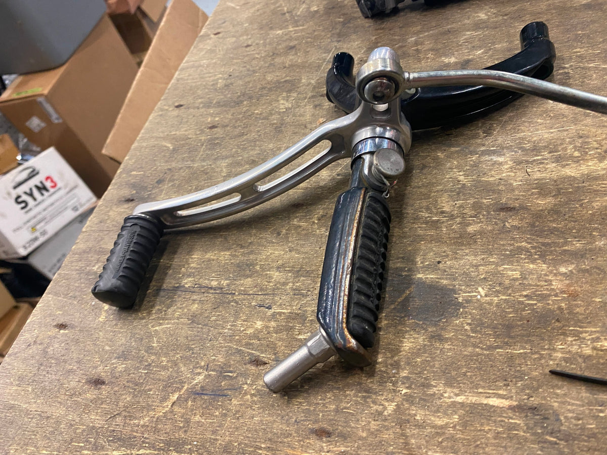 Rear Set Harley XR1200X Sportster 200-2010 w master cylinder linkage M ...