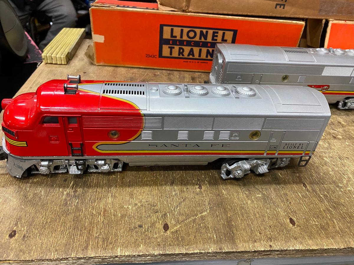 Vtg LIONEL 2353 Santa Fe F3 AA Diesel Locomotives Pusher Dummy Center ...