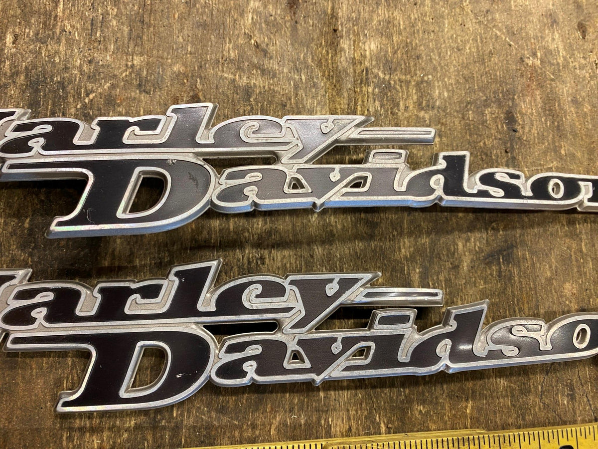 Pr Gas Tank Emblems Badges Harley Touring FLHX Street Road Glide king ...